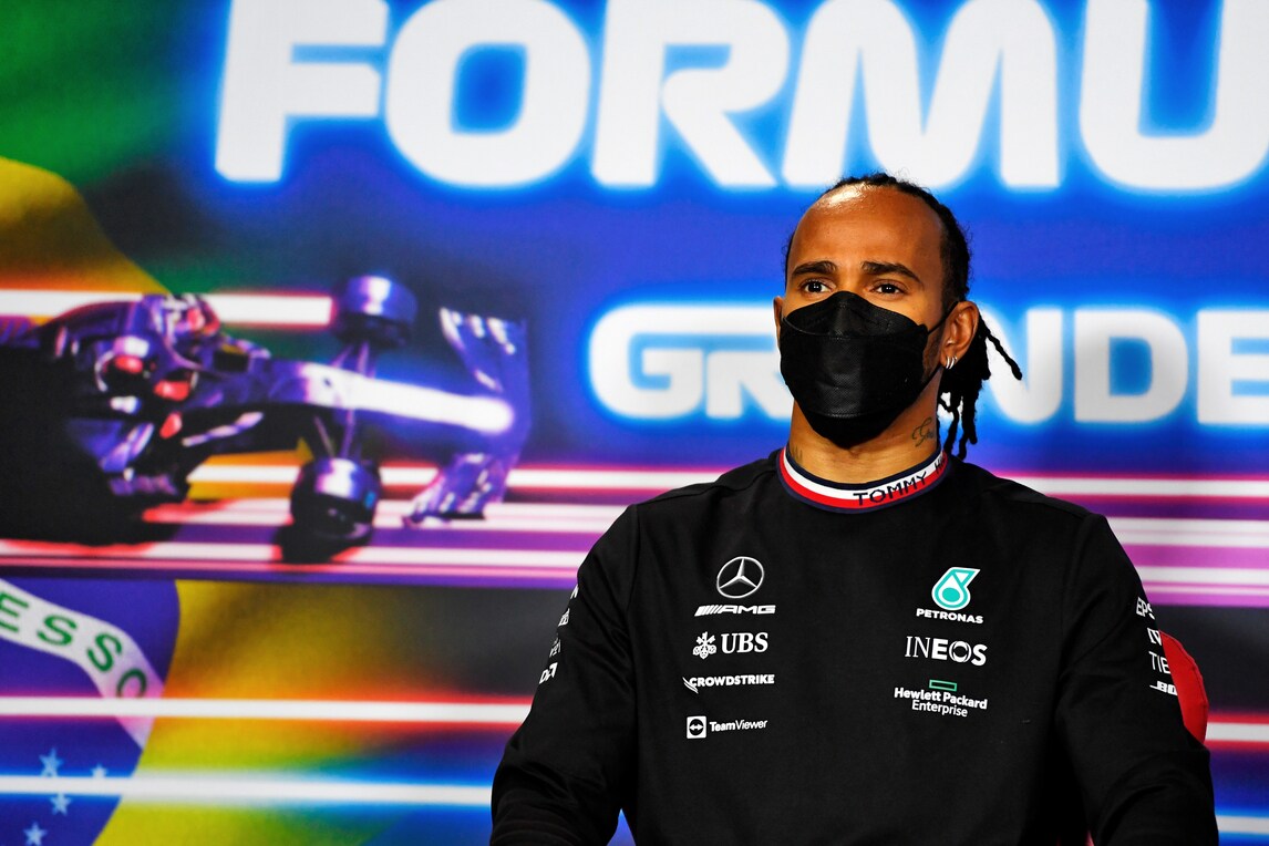 Hamilton Mercedes Con Le Ali Tarpate Difficile Da Mettere A Punto Autosprint